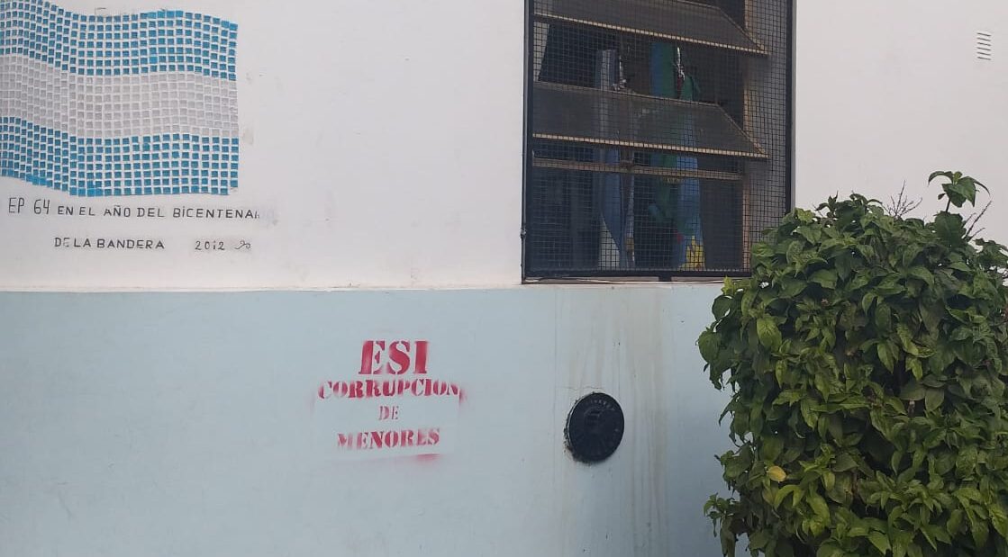 Vandalizan 16 escuelas y jardines de La Plata con desinformación contra ...