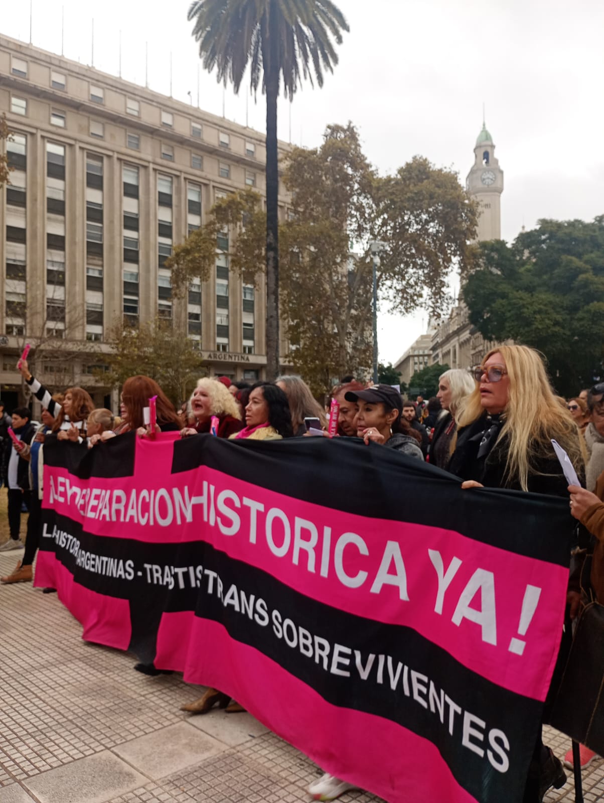 Argentina celebró su día de la Patria trans en Plaza de Mayo - Agencia ...